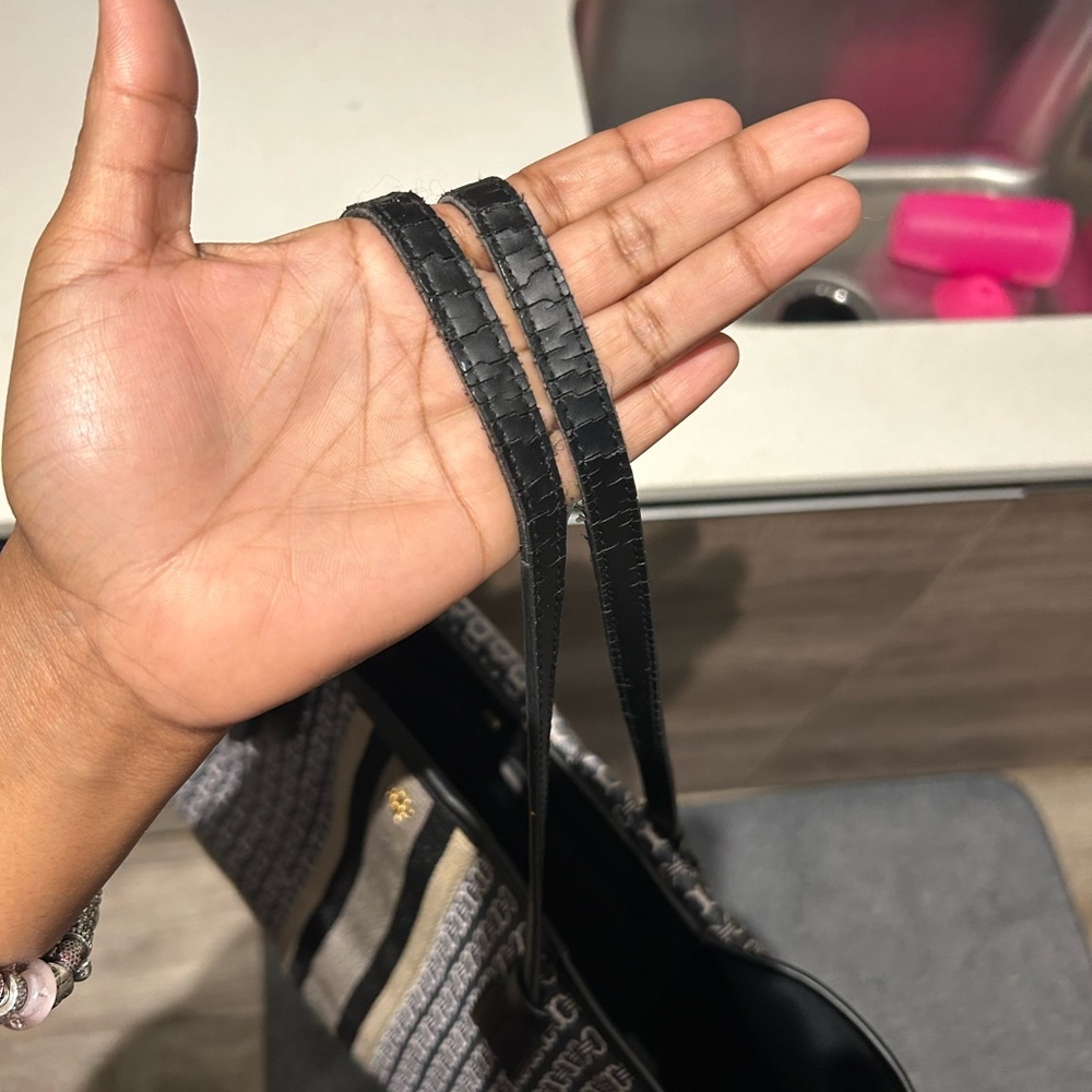 Used Normal Wear And Tear - Gem